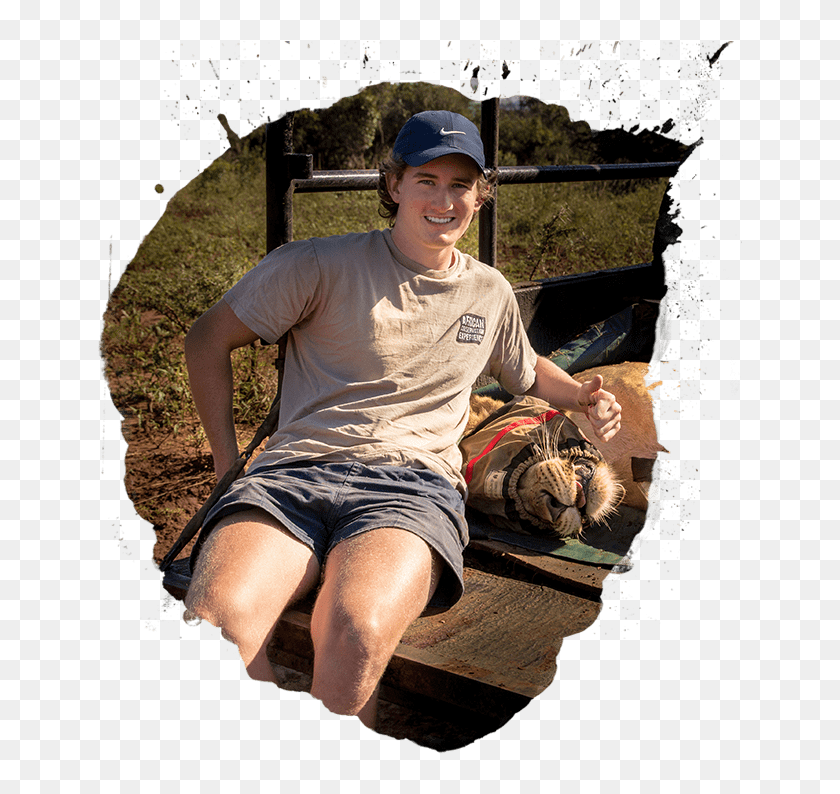 Connor Mcleod Sitting Hd Png Download 660x715 5641127 Pinpng